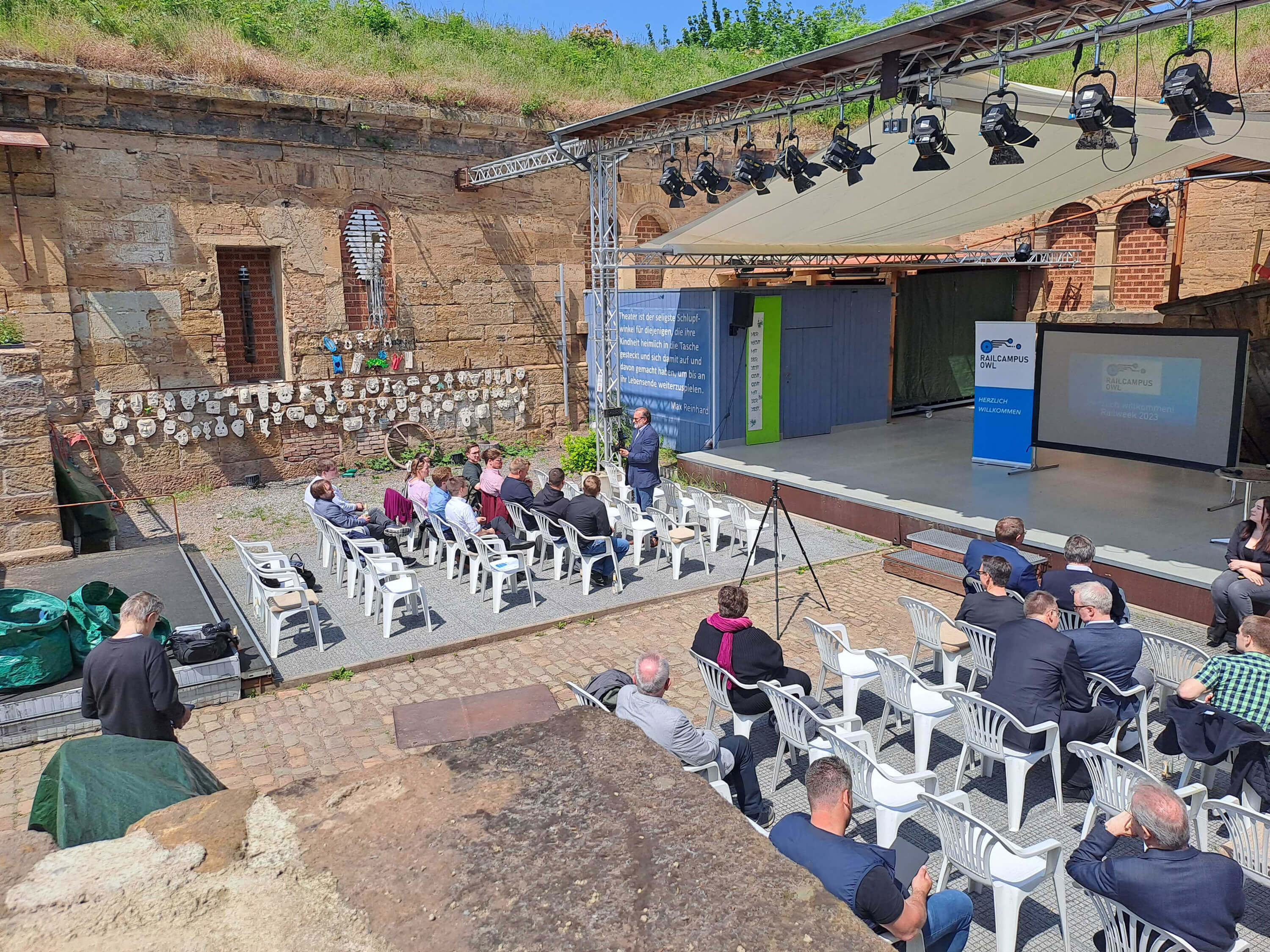 Studierende präsentieren Ideen für die Bahn der Zukunft - RailCampus OWL